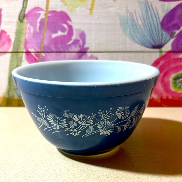 Pyrex | Kitchen | Vintage Pyrex Colonial Mist Quart Bowl | Poshmark